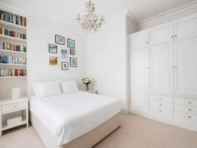 4 bedroom flat for rent in Drayton Gardens, SW10