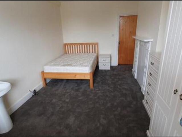 4 bedroom flat for rent in Ealing, London, W5