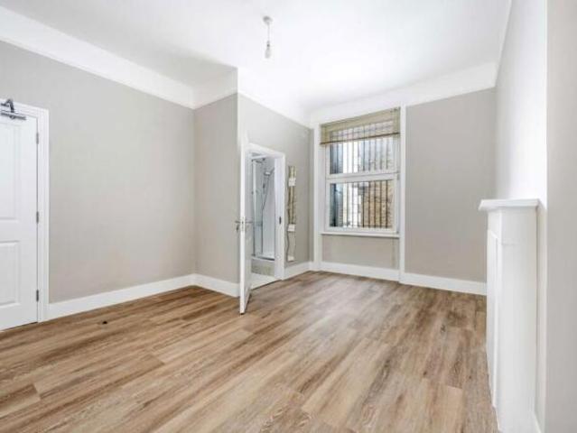 4 bedroom flat for rent in Earls Court Road, Earls Court, SW5