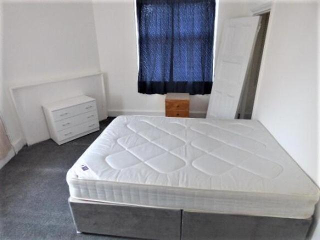 4 bedroom flat for rent in East India Dock Road, London, E14