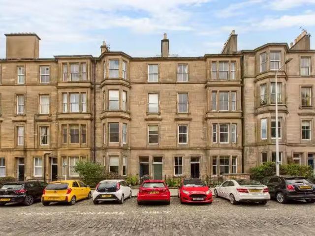 4 bedroom flat for rent in East London Street, New Town, Edinb.