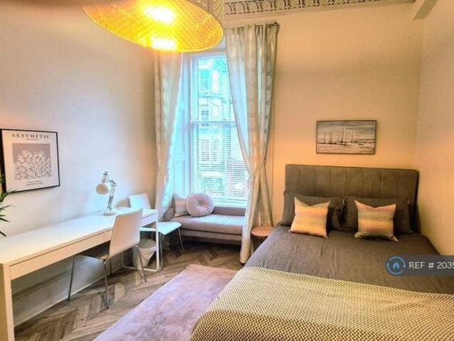 4 bedroom flat for rent in Edinburgh, EH1