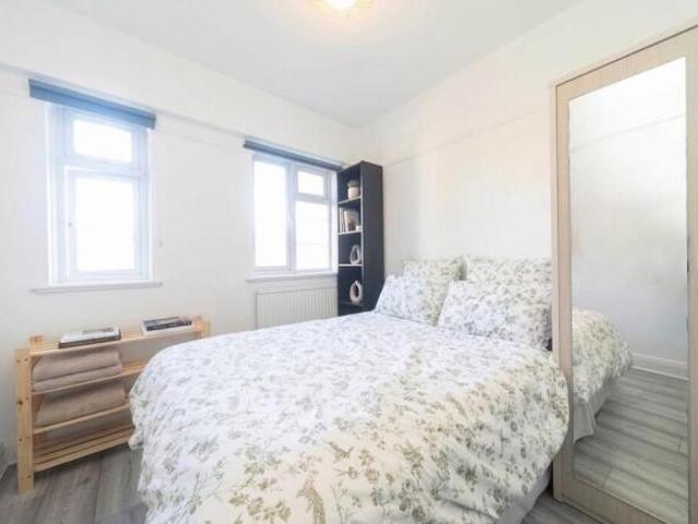4 bedroom flat for rent in Embassy House, West Hampstead, NW6
