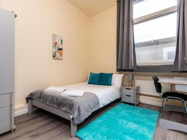4 bedroom flat for rent in Equitable House, 5 7 South Parade, NG1