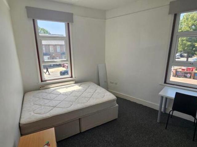 4 bedroom flat for rent in Erleigh Road, Reading, RG1