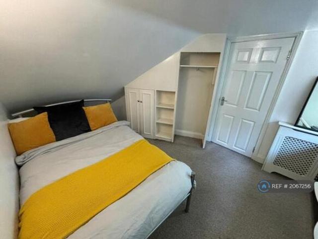 3 bedroom flat for rent in Exide House, London, WC2H