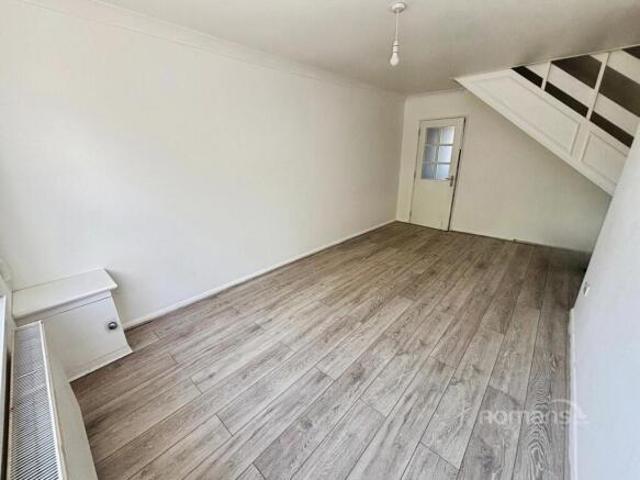 4 bedroom flat for rent in Farnham Road, Slough, Berkshire, SL1