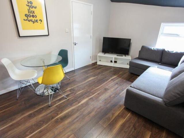 3 bedroom flat for rent in Fell Street, L7 2QD, L7