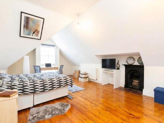 4 bedroom flat for rent in Finchley road, Hampstead, NW3