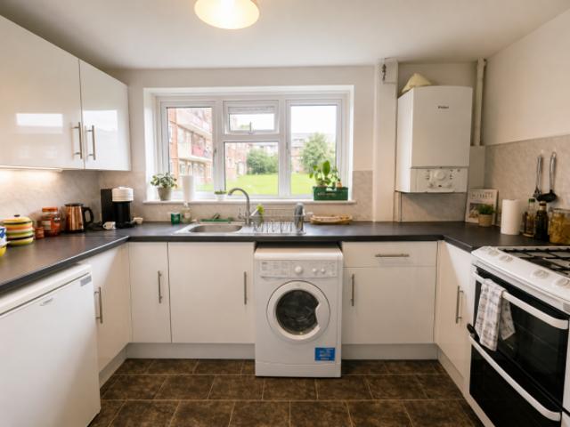 4 bedroom flat for rent in Finsbury Road, Brighton, East Sussex, BN2