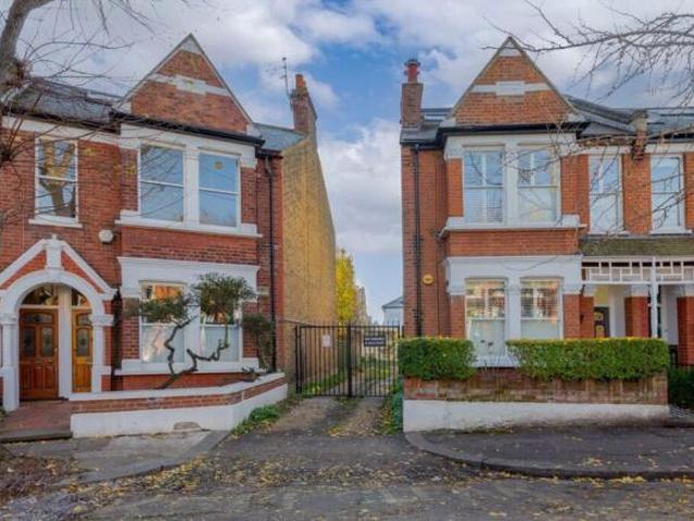 4 bedroom flat for rent in Fielding Road, Chiswick, W4
