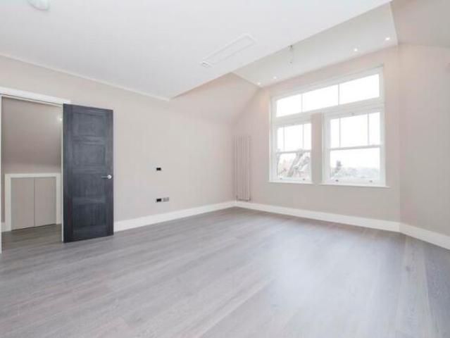 4 bedroom flat for rent in Fitzjohns Avenue, Hampstead, NW3