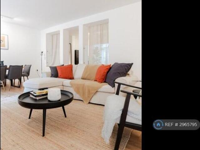 4 bedroom flat for rent in Fitzjohns Avenue, London, NW3