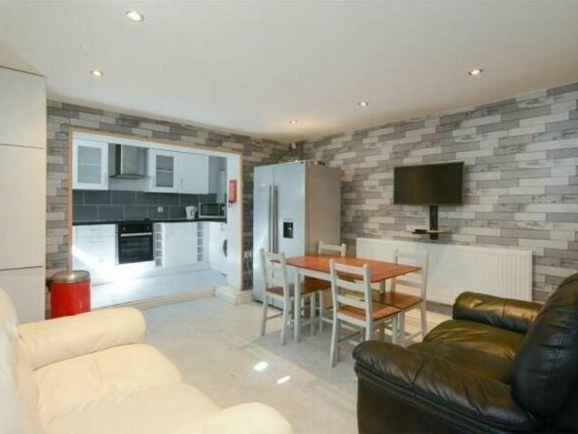 4 bedroom flat for rent in Forest Road East, Nottingham, Nottinghamshire, NG1
