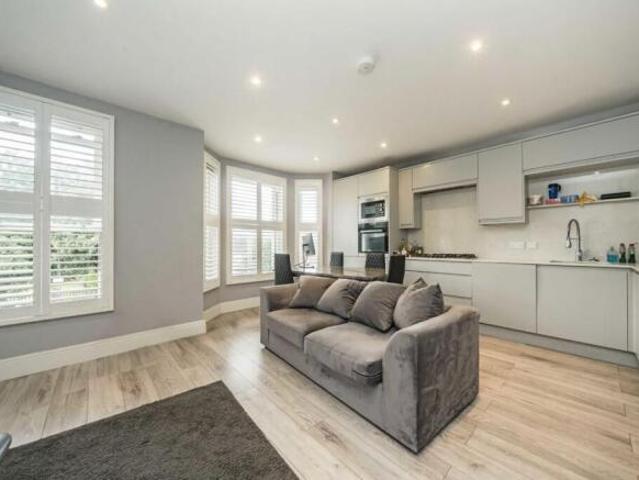 4 bedroom flat for rent in Gap Road, Wimbledon, SW19