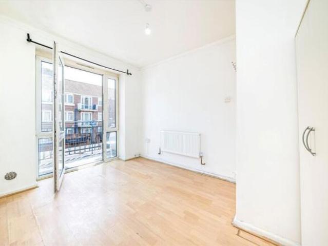 4 bedroom flat for rent in Garnies Close, Peckham, SE15
