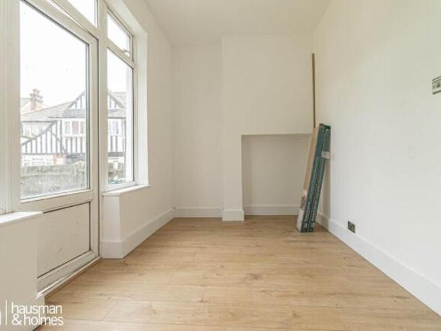 4 bedroom flat for rent in Garrick Avenue, Golders Green, NW11