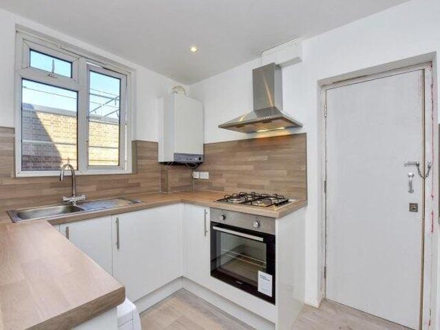 4 bedroom flat for rent in Glenbuck Road, KT6