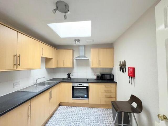 4 bedroom flat for rent in Grove Street, Edinburgh, EH3 8BB, EH3