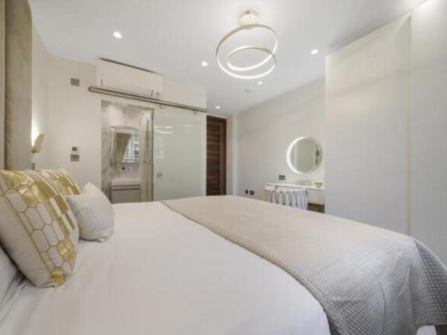 4 bedroom flat for rent in Great Cumberland Place, London, W1H