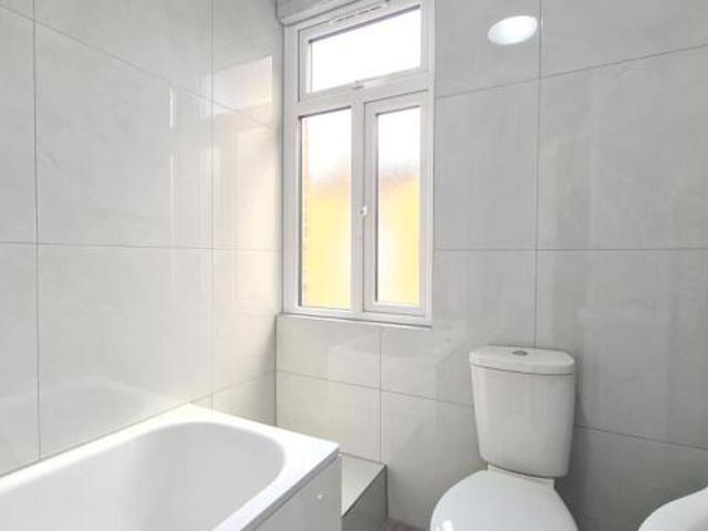 4 bedroom flat for rent in Greenford Avenue, Hanwell, W7
