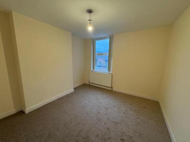 4 bedroom flat for rent in Gregory Boulevard, Hyson Green, NG7