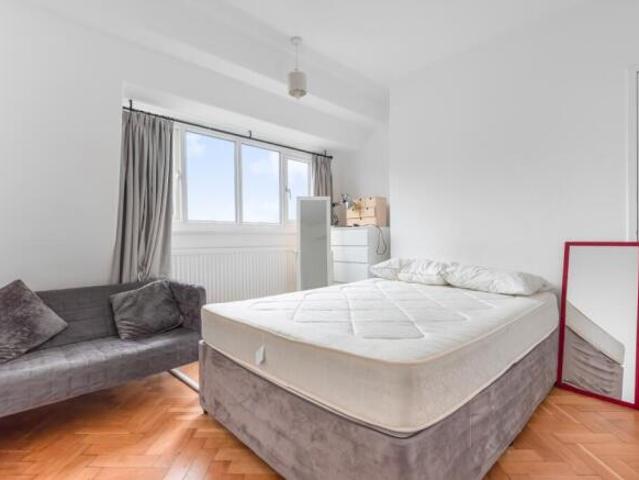 4 bedroom flat for rent in Haldane Place, London, SW18