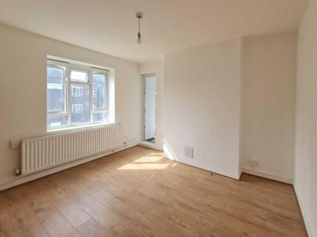 4 bedroom flat for rent in Hathersley House, Tulse Hill, SW2