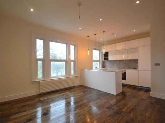 4 bedroom flat for rent in Haven Green, Ealing, W5