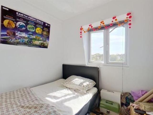 4 bedroom flat for rent in Haydons Road, London, SW19