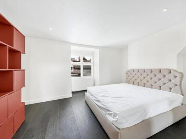 4 bedroom flat for rent in Heath Street, Hampstead Village, NW3
