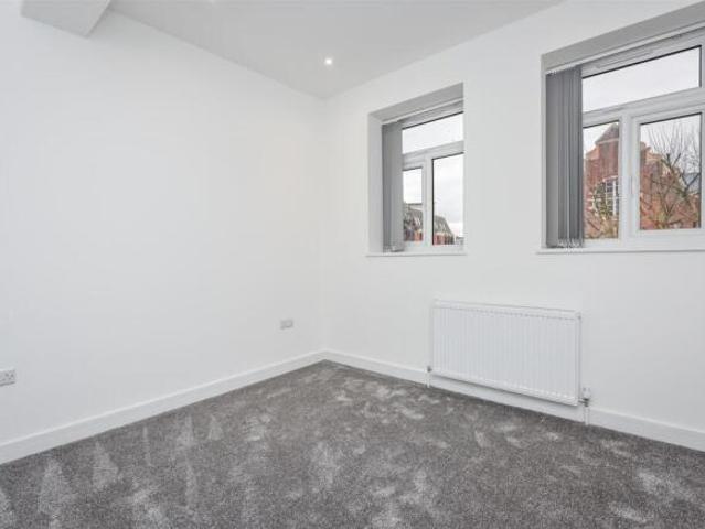 4 bedroom flat for rent in High Street, Watford, WD17
