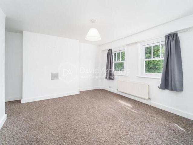4 bedroom flat for rent in High Street, Hornsey, London, N8