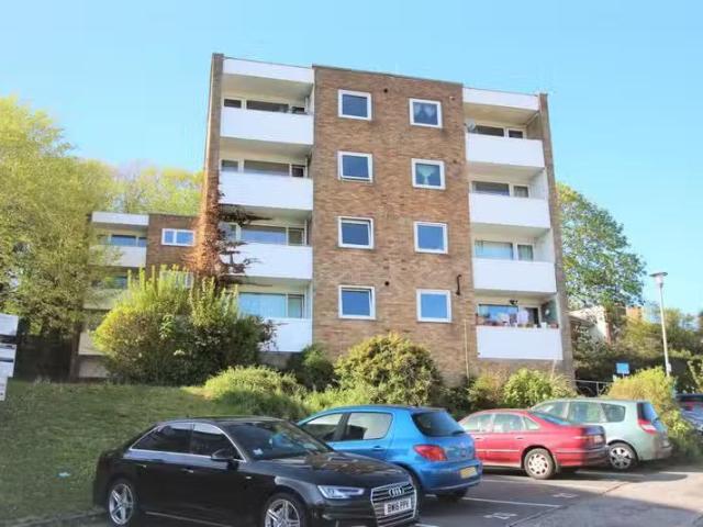 4 bedroom flat for rent in Highbrooke Close, Brighton, BN2