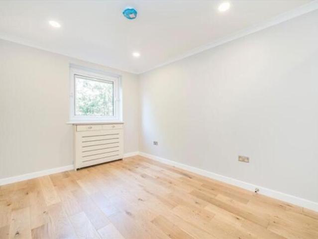 4 bedroom flat for rent in Hillcrest Road, Ealing, W5