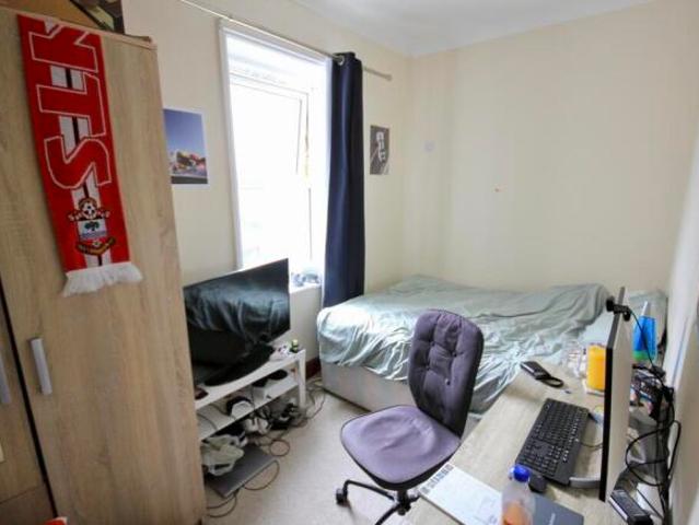 4 bedroom flat for rent in Holdenhurst Road, Bournemouth, Dorset, BH8