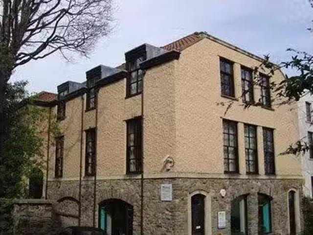 4 bedroom flat for rent in Hope Chapel House Ref 102, BS8