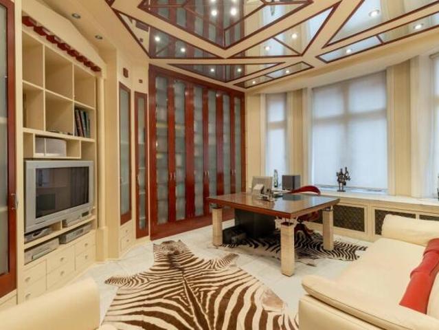 4 bedroom flat for rent in Hyde Park Gate, Kensington, London, SW7