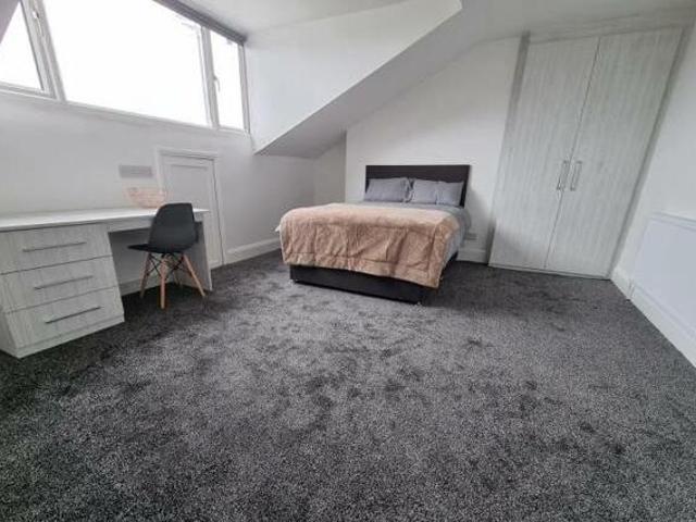 4 Bedroom Flat For Rent In Hyde Park, Leeds