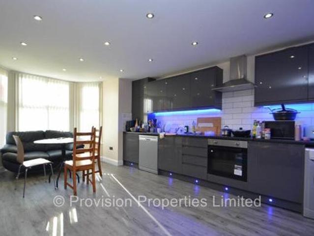 4 Bedroom Flat For Rent In Hyde Park, Leeds