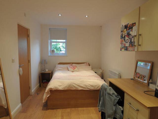 4 bedroom flat for rent in Hyde Terrace, Leeds, West Yorkshire, LS2