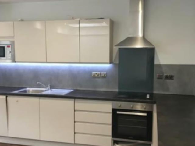 4 bedroom flat for rent in Hyde Terrace, Leeds, West Yorkshire, LS2
