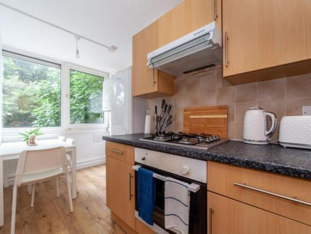 4 bedroom flat for rent in Ibsley Gardens, London, SW15