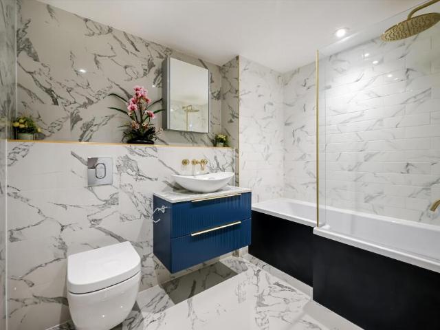 4 bedroom flat for rent in Kestrel House, St Georges Wharf, Vauxhall SW8