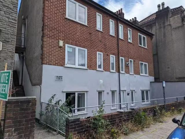 4 bedroom flat for rent in Kingsdown Parade Top Floor Flat Ref.