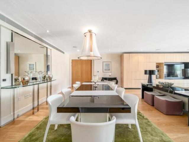 4 bedroom flat for rent in Knightsbridge, London, SW7