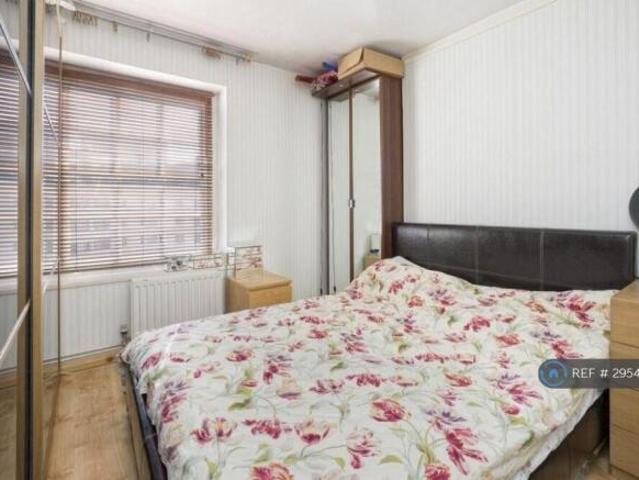 4 bedroom flat for rent in Levita House, London, NW1