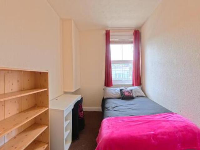 4 bedroom flat for rent in Lewes Road, Brighton BN2