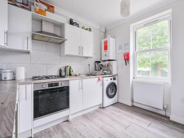 4 bedroom flat for rent in Lime Grove, Shepherd's Bush, London, W12