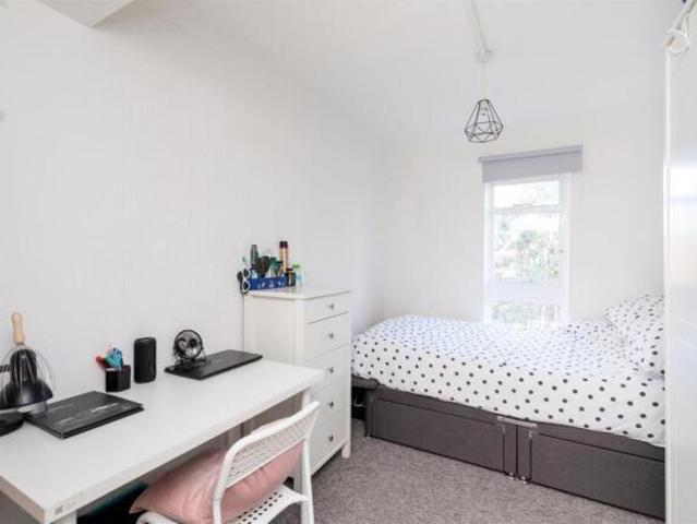 4 bedroom flat for rent in Linstone Court, Wandsworth, SW18